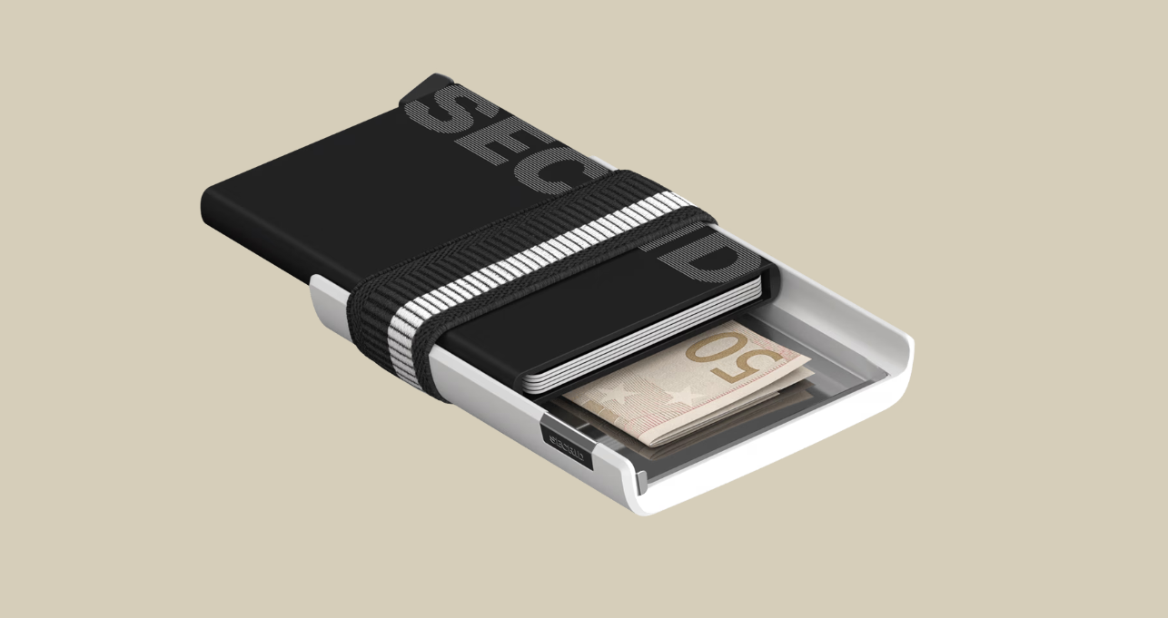 The Wallet That Would Win a Bar Fight in Amsterdam: A Look at the ...